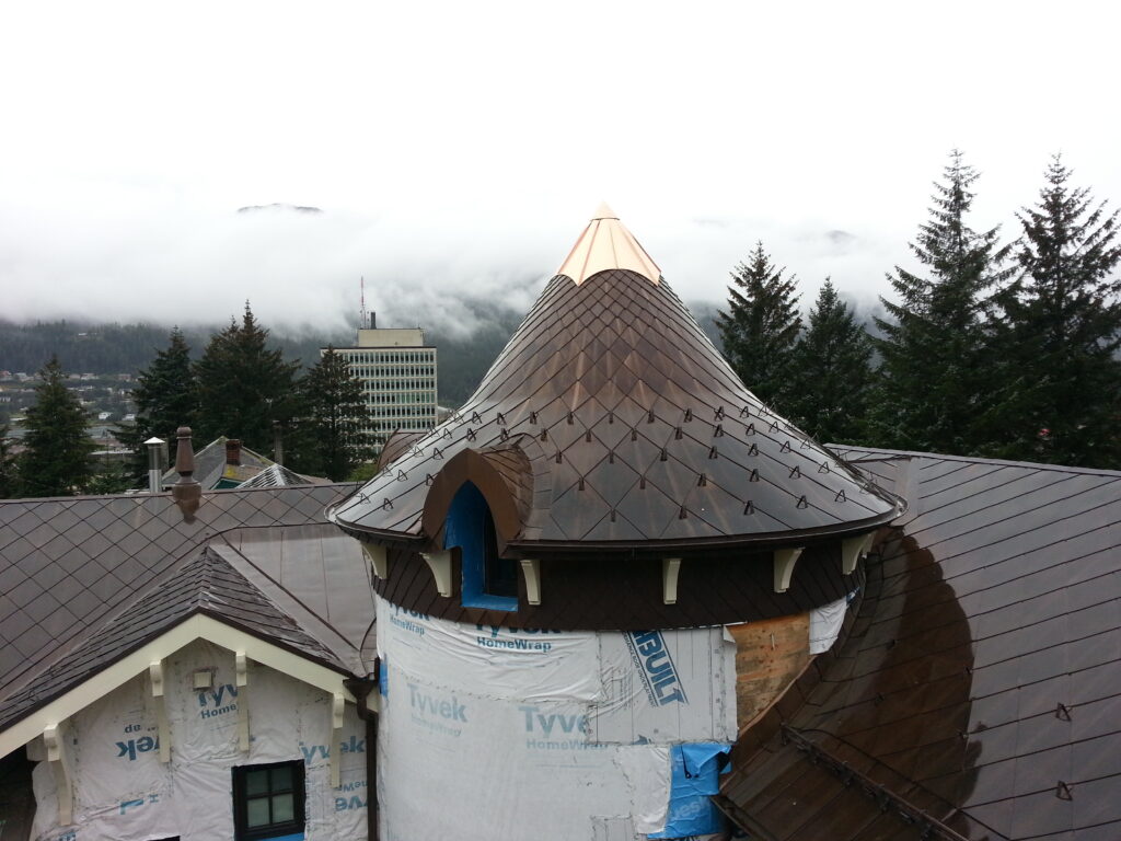 radius-gutter-in-copper-on-a-turret | Spengler Industries