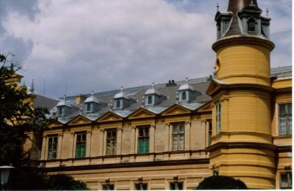 Prestigious zinc shingle castle roof | Spengler Industries